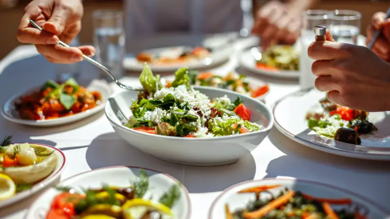 A Lunch or Lunch? Which is correct? - One Minute English